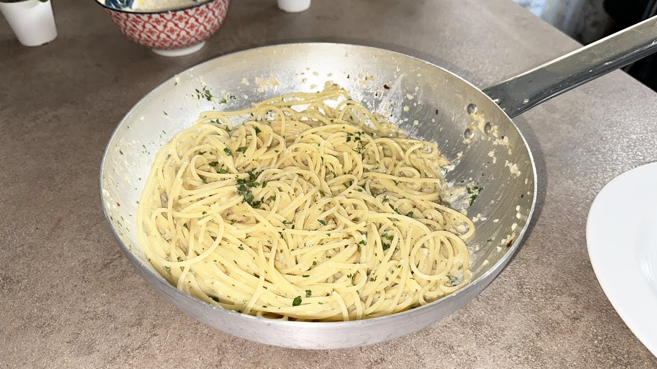 Szardellás és kapribogyós spagetti, pecorino sajttal — Ételek — Liked.hu Szardellás és kapribogyós spagetti, pecorino sajttal — Ételek — Liked.hu